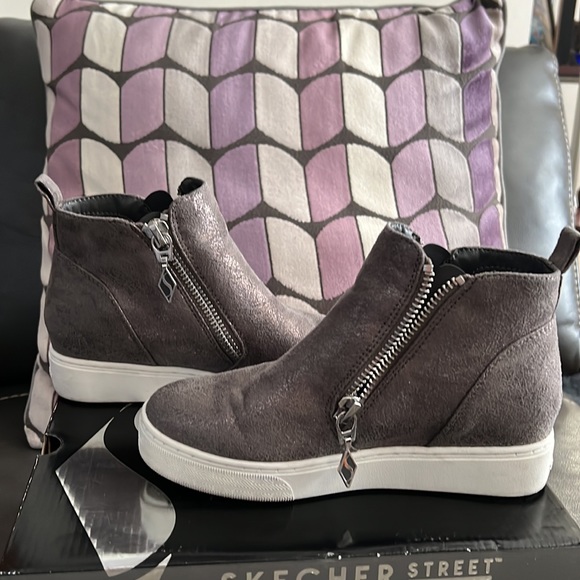 Skechers | Shoes | Skecher Wedge Sneakers In Color Pewter A Bit Shine ...